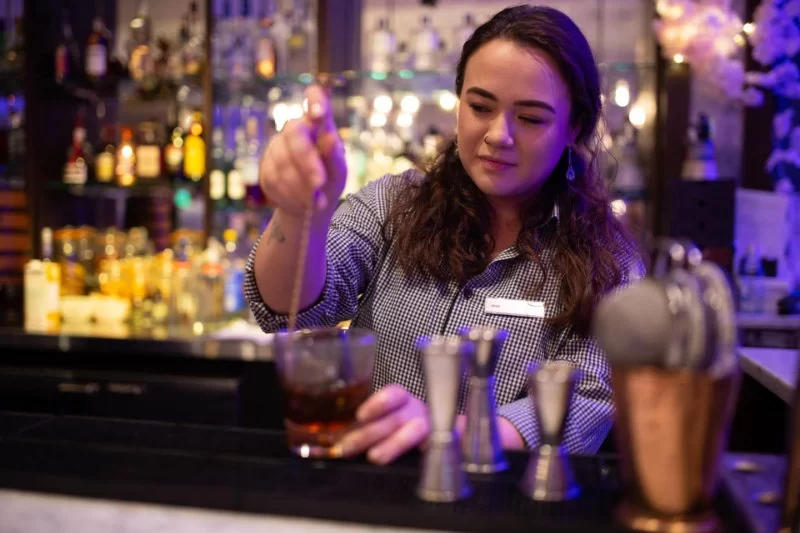 How to Become a Better Bar Guest